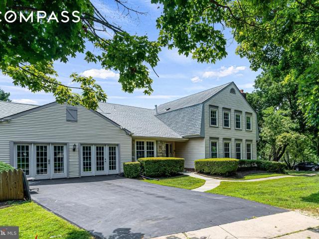 7416 Royal Dominion Dr, Bethesda, MD