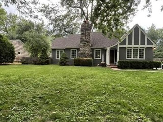 7416 Springfield St, Prairie Village, KS 66208