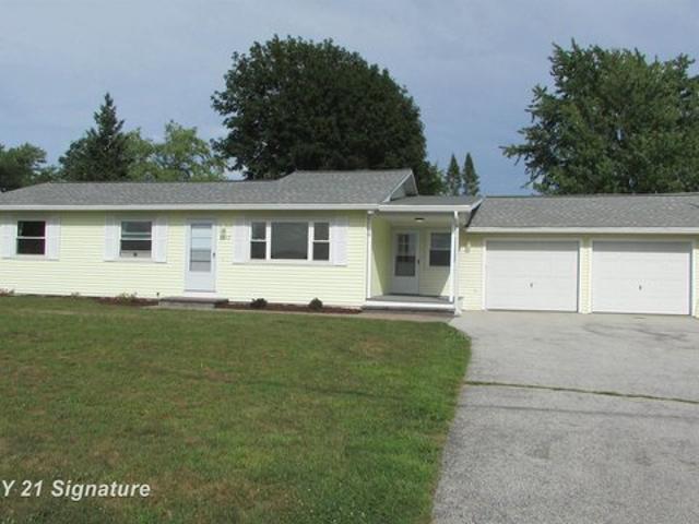 7417 Mackinaw Rd, Bay City, MI 48706