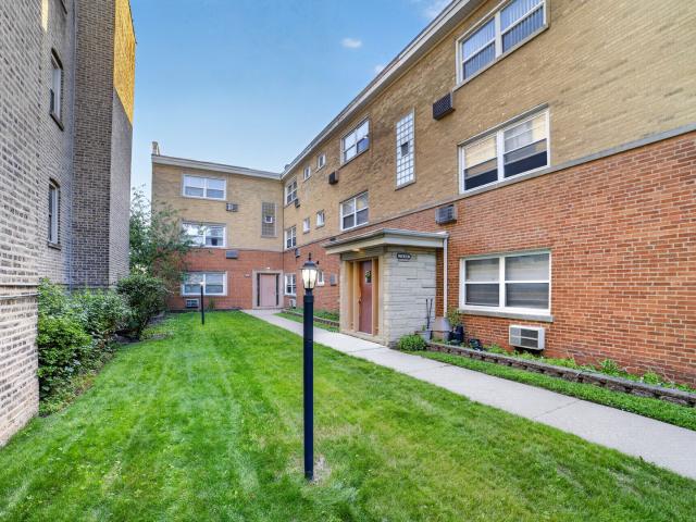 7410 N Oakley Avenue # 3A
