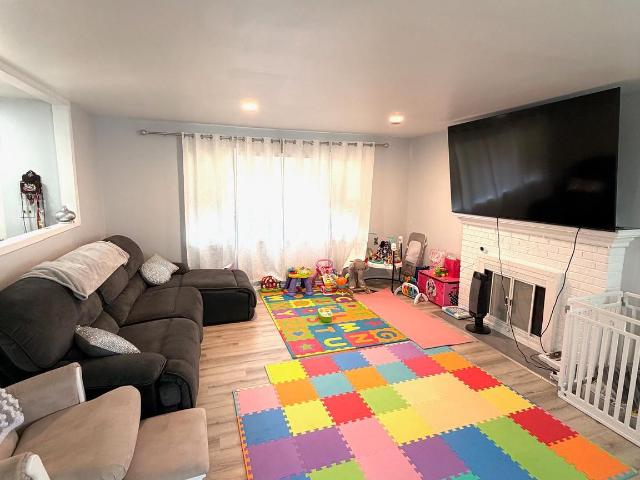 7410 Dickenson St, Springfield, VA 22150 | MLS #VAFX2300
