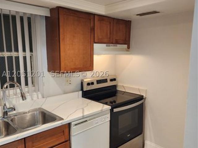 7410 SW 82nd St Apt K110, Miami, FL 33143