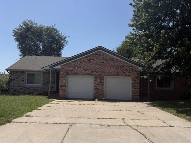 7411 E 18th St N, Wichita, KS 67206