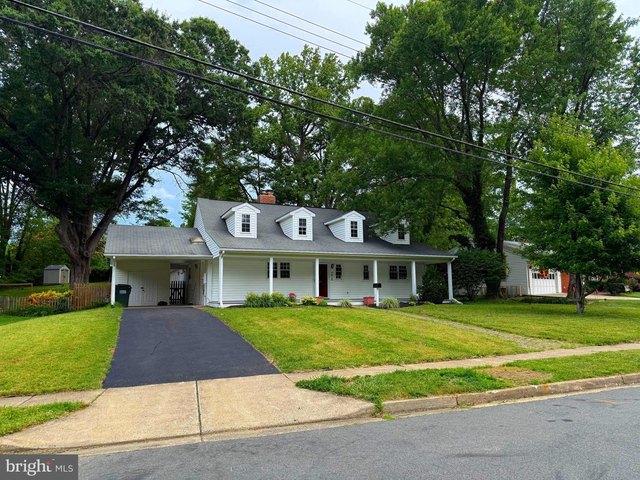 7412 Axton St, Springfield, VA 22151