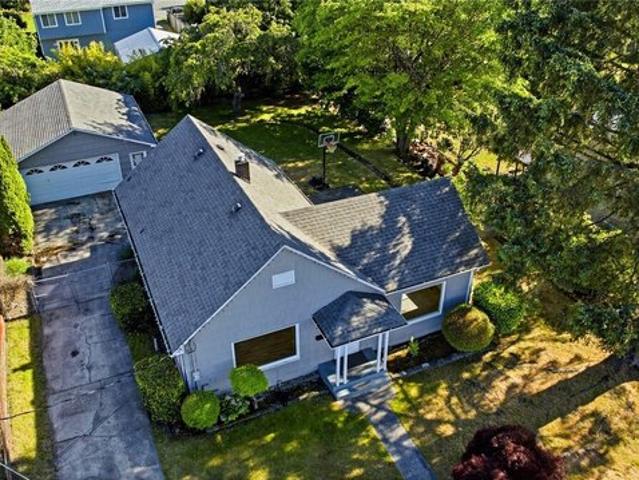 7412 S 8th St, Tacoma, WA 98465