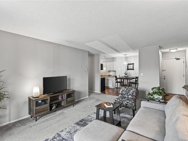 7412 W 22nd St Apt 104, Saint Louis Park, MN 55426