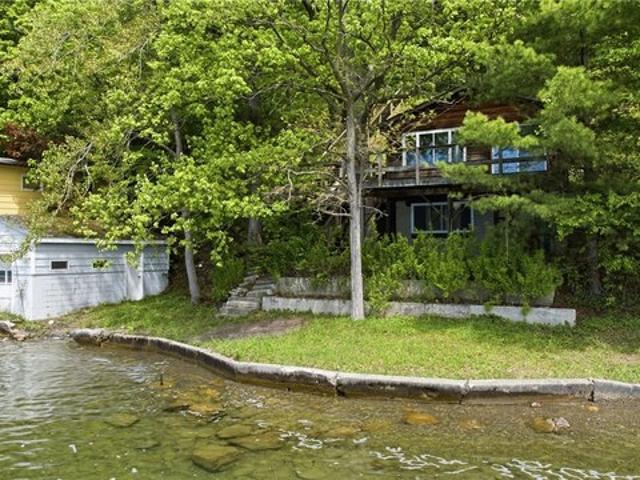 7412 W Bluff Dr, Keuka Park, NY 14478