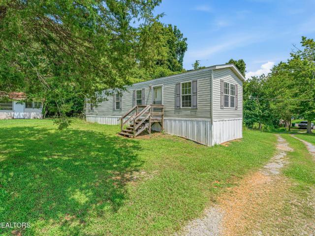 7413 Dunlap Rd