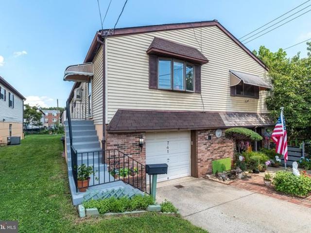 741 00 Brighton St, Philadelphia, PA 19111
