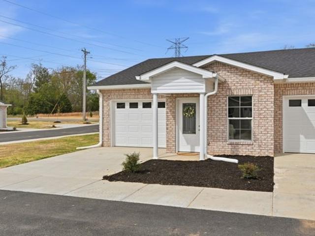741 Kings Ln Apt D17, Tullahoma, TN 37388