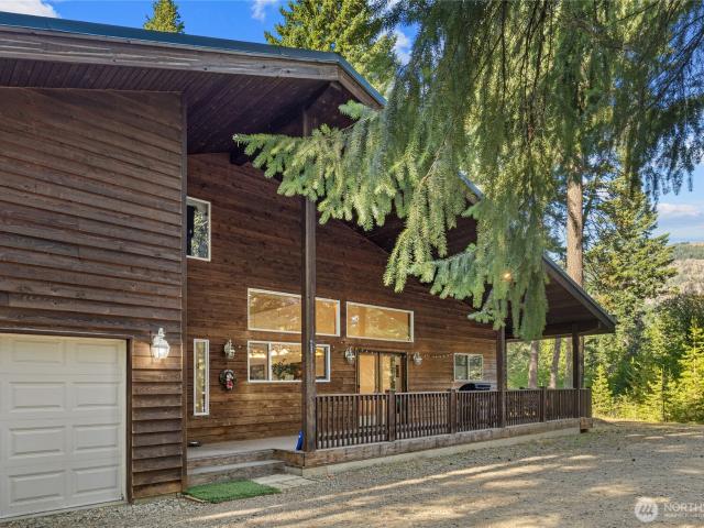 741 Hawthorn Lane