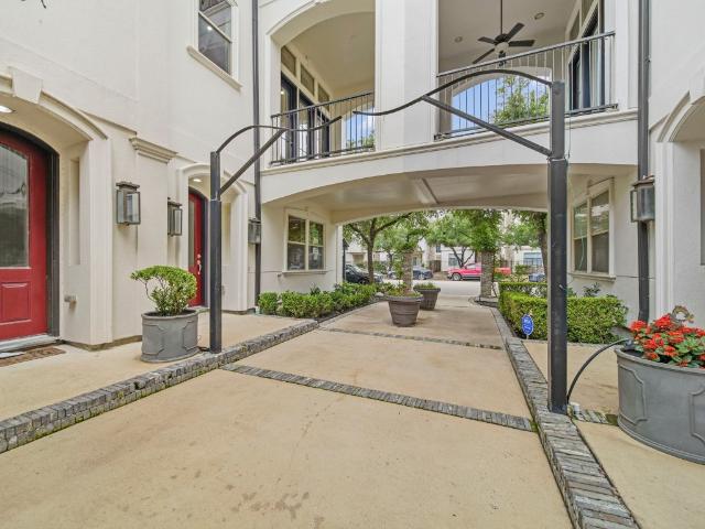 741 Live Oak Street