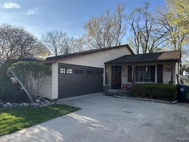 741 Mariday St, Orion, MI 48362