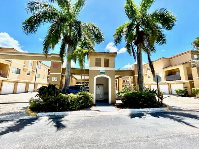741 N Pine Island Road Unit 303, Plantation, US, FL
