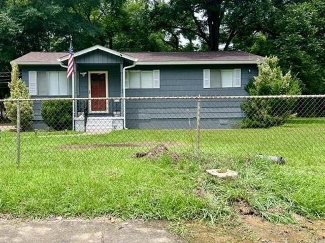 741 Roosevelt Ave, Talladega, AL 35160
