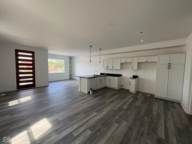 741 W Roache Street W