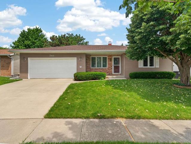 741 Wildwood Rd, Waterloo, IA 50702