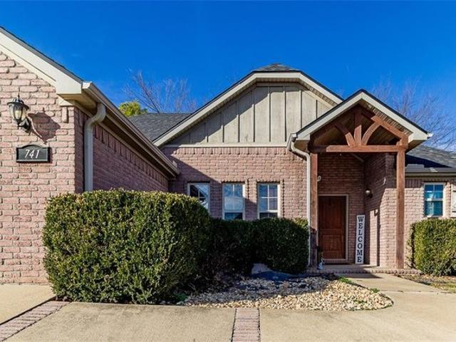 741 Venice St, Centerton, AR 72719