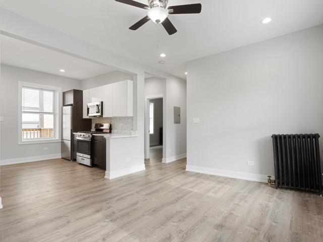 7425 N Clark St, Unit 3, Chicago, IL 60626 | Compass