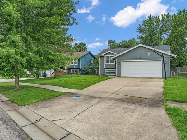 7425 SW 27th St, Topeka, KS 66614
