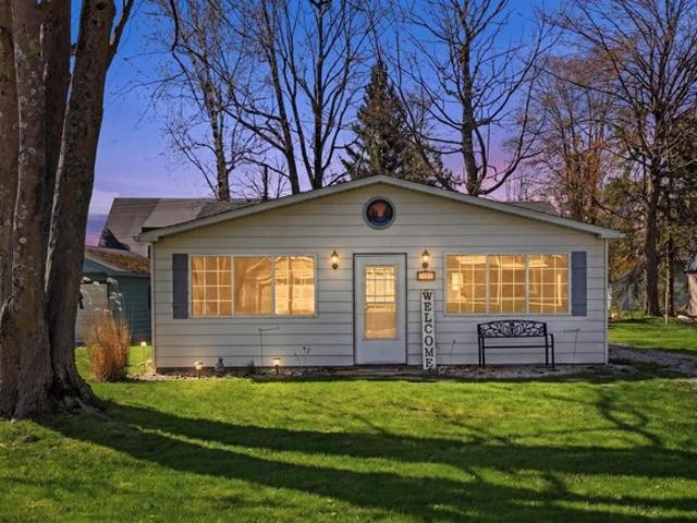 7426 Birchwood Rd, Lexington, MI 48450