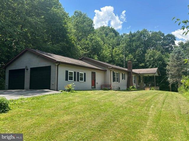 7426 Spring Rd, Seven Valleys, PA 17360