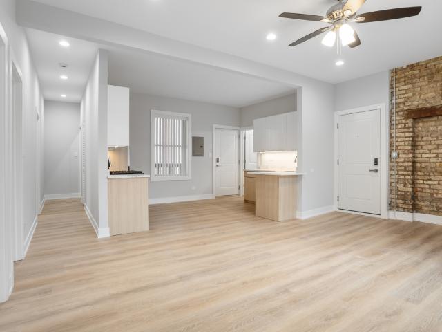 7427 N Clark St, Unit 3, Chicago, IL 60626 | Compass