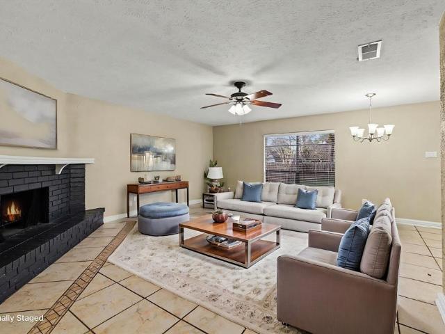 7427 Sandhurst Lane N