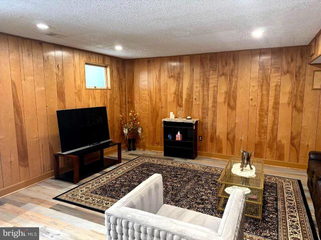 7428 Mason Ln, Falls Church, VA 22042 | MLS #VAFX2306