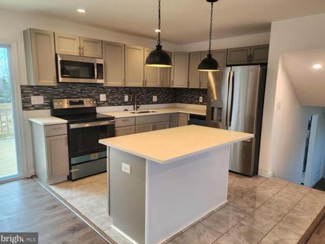 7428 Hawkins Dr, Hanover, MD 21076
