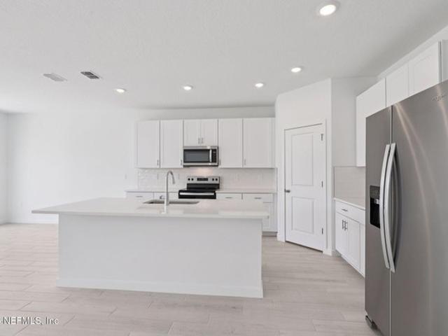 7429 Everett Forest Dr, Jacksonville, FL 32219