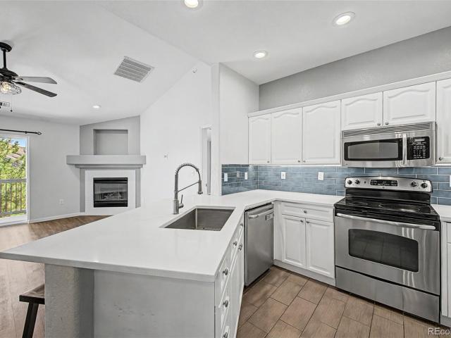 7429 S Alkire Street # 306