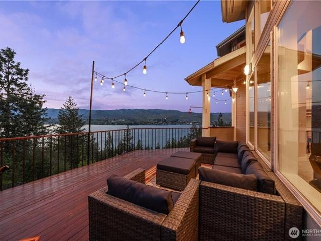 7420 Navarre Dr, Chelan, WA 98816