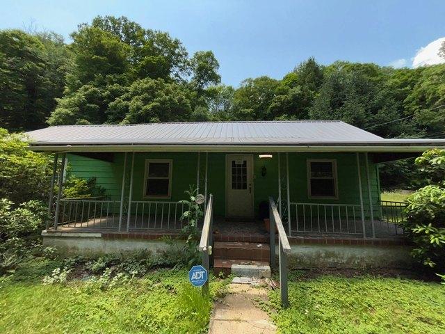 7420 Campbells Creek Rd, Blount, WV 25025