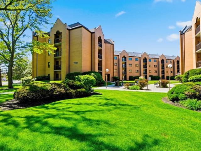 7420 W Lawrence Ave Unit 202, Harwood Heights, IL 60706