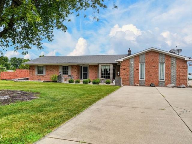 7420 W Sacramento Dr, Greenfield, IN 46140