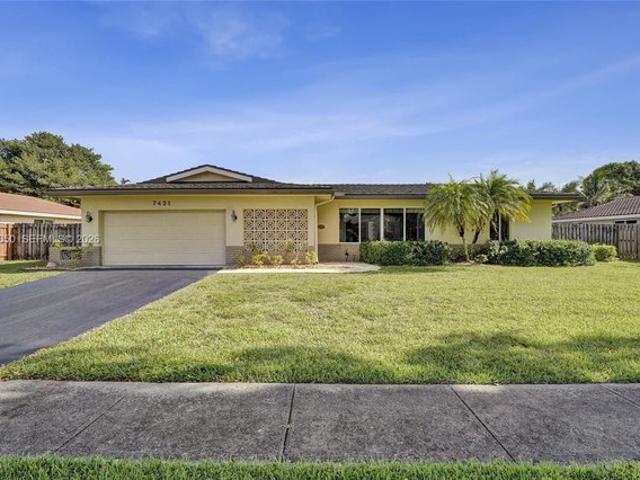 7421 NW 8th Ct, Plantation, FL 33317