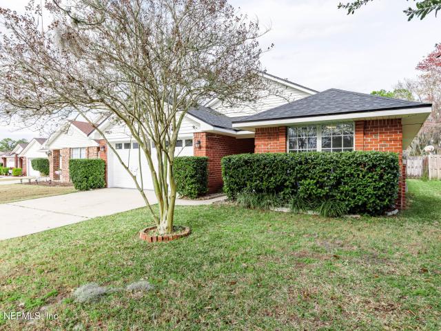 7421 Cliff Cottage Dr, Jacksonville, FL 32244 | Compass