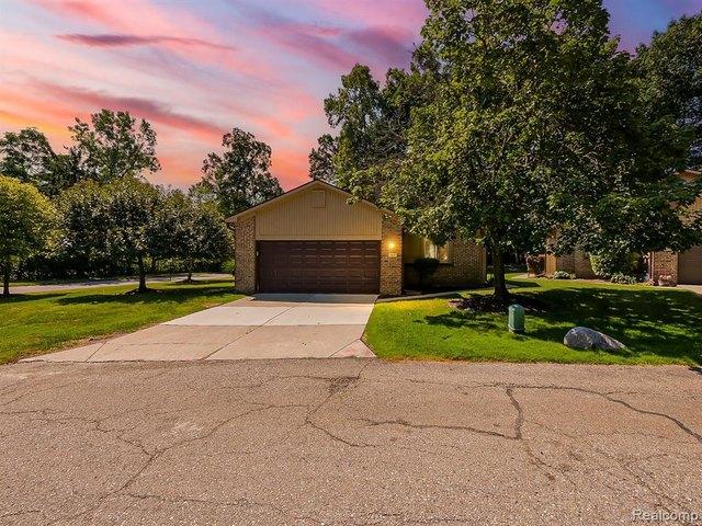 7421 Parkdale, West Bloomfield Township, MI 48322