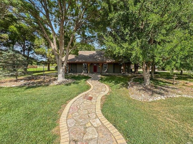 7422 N Rolling Dr, Hobbs, NM 88242