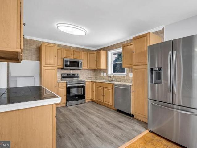 7422 Elgar St, Springfield, VA 22151