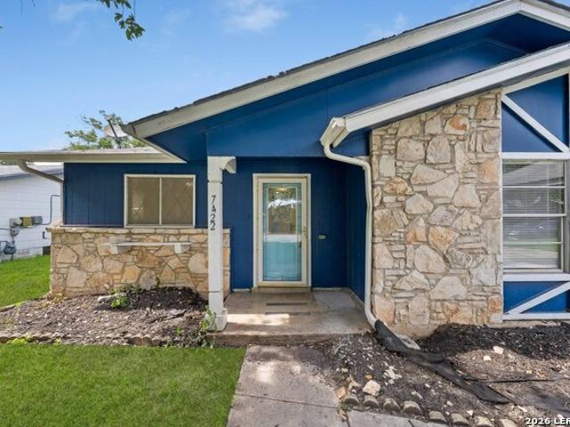 7422 Stonehouse Dr