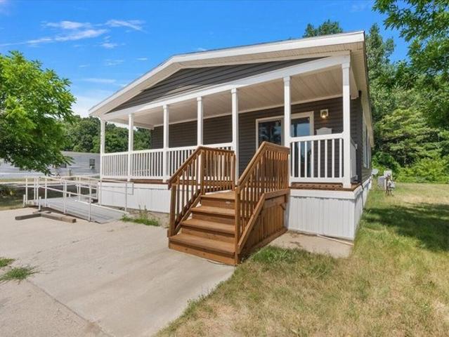 7422 Woods Edge Dr NE, Belmont, MI 49306