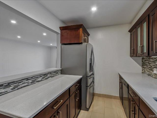 7423 Ridge Boulevard 6C