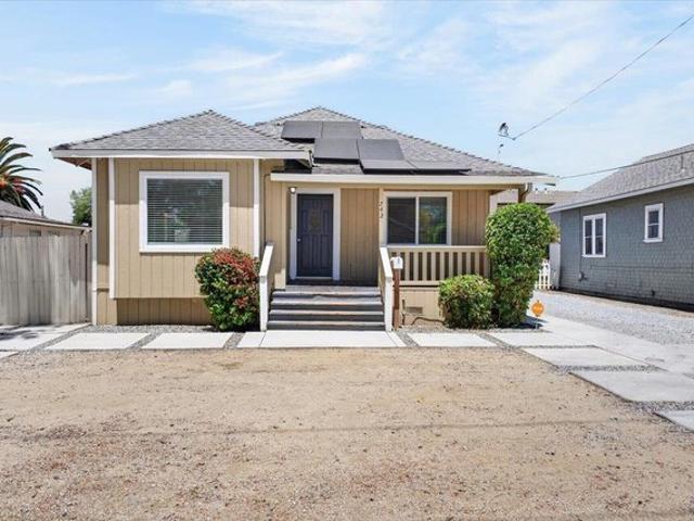 742 4th St, Hollister, CA 95023
