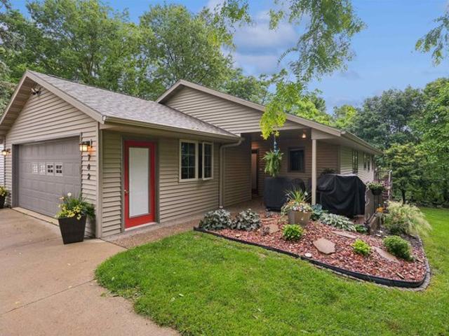 742 Clarke Dr, Dubuque, IA 52001