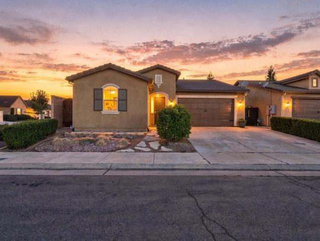 742 Kaweah Ave, Clovis, CA 93619