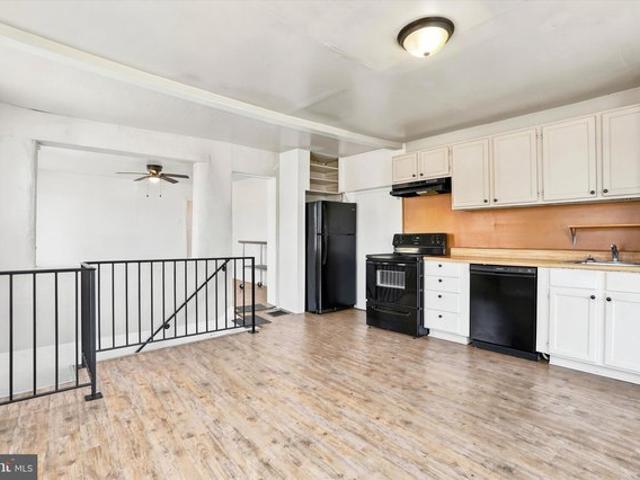 742 N 37th St, Philadelphia, PA 19104