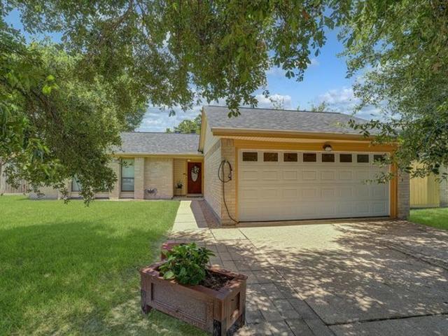 742 Sugar Hill Dr, La Porte, TX 77571