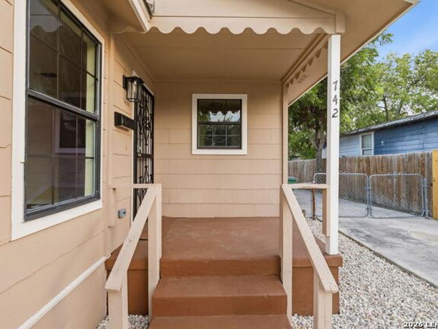 742 Royston Ave